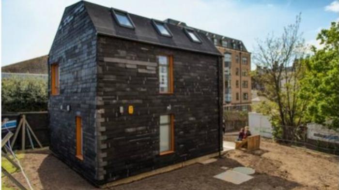 Σπίτι σε 4 μόνο μέρες με ένα κατσαβίδι!